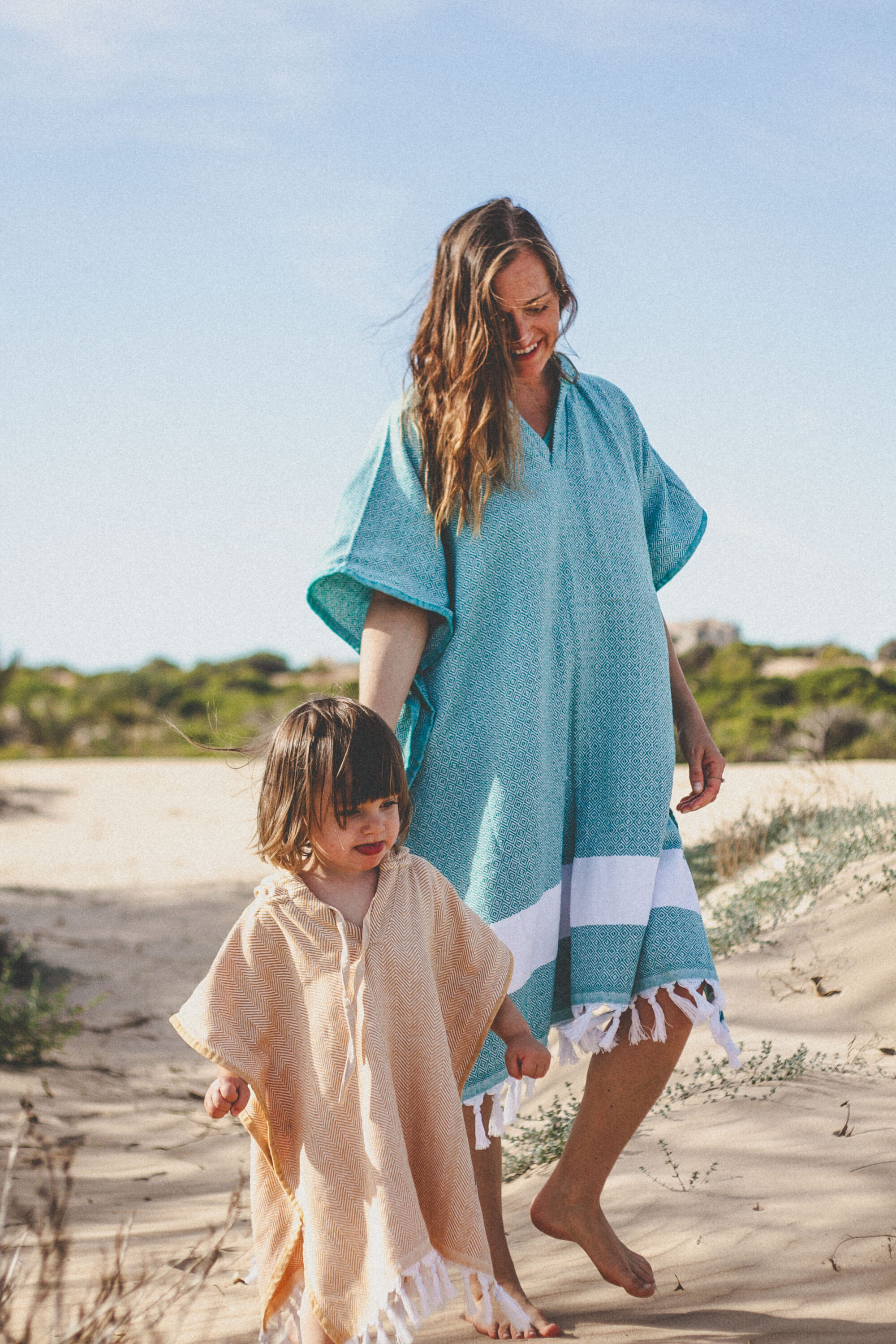 p o n c h o s - CHIONA